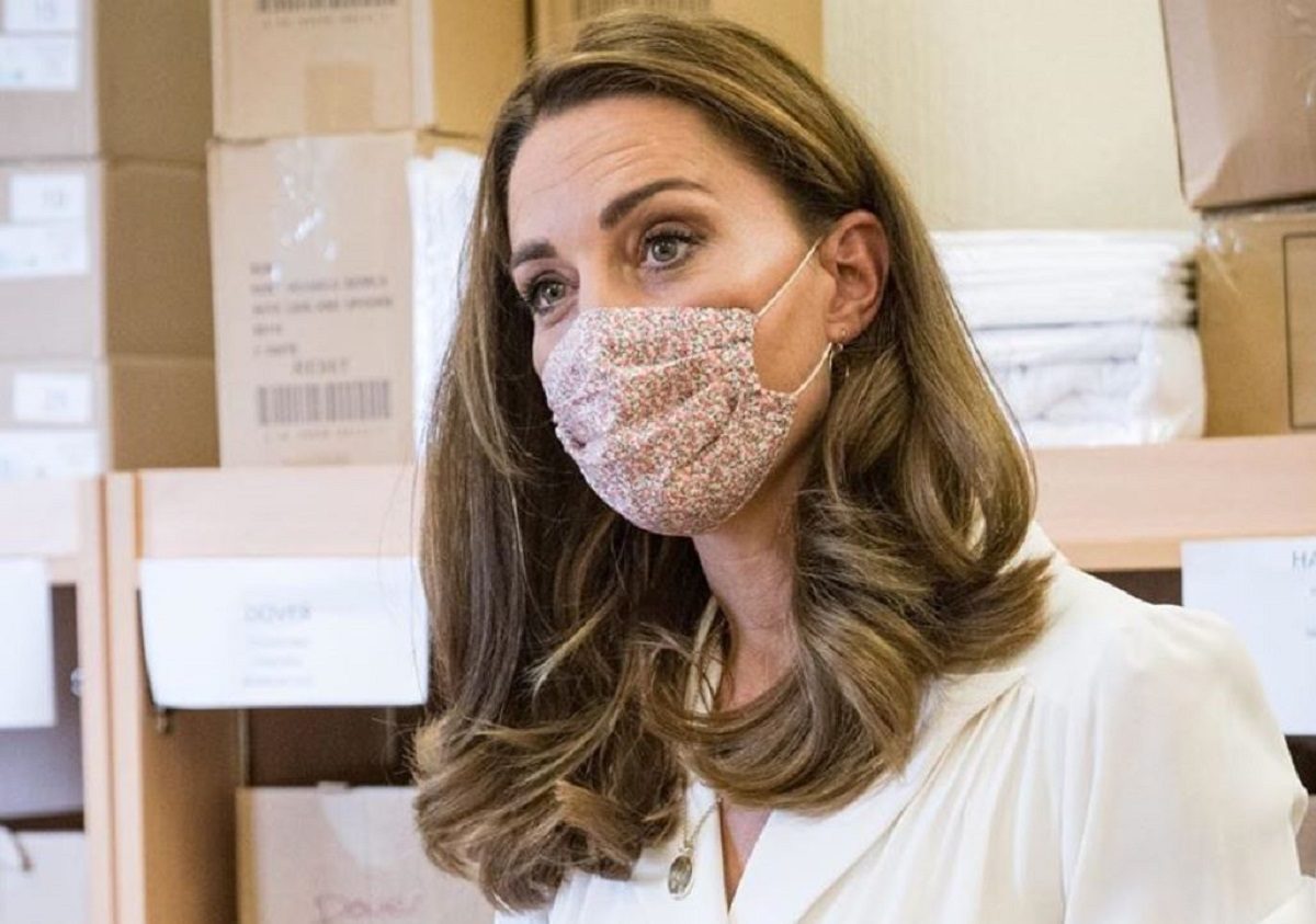Kate Middleton visits Baby Bank wearing face mask | NewsHub.co.uk